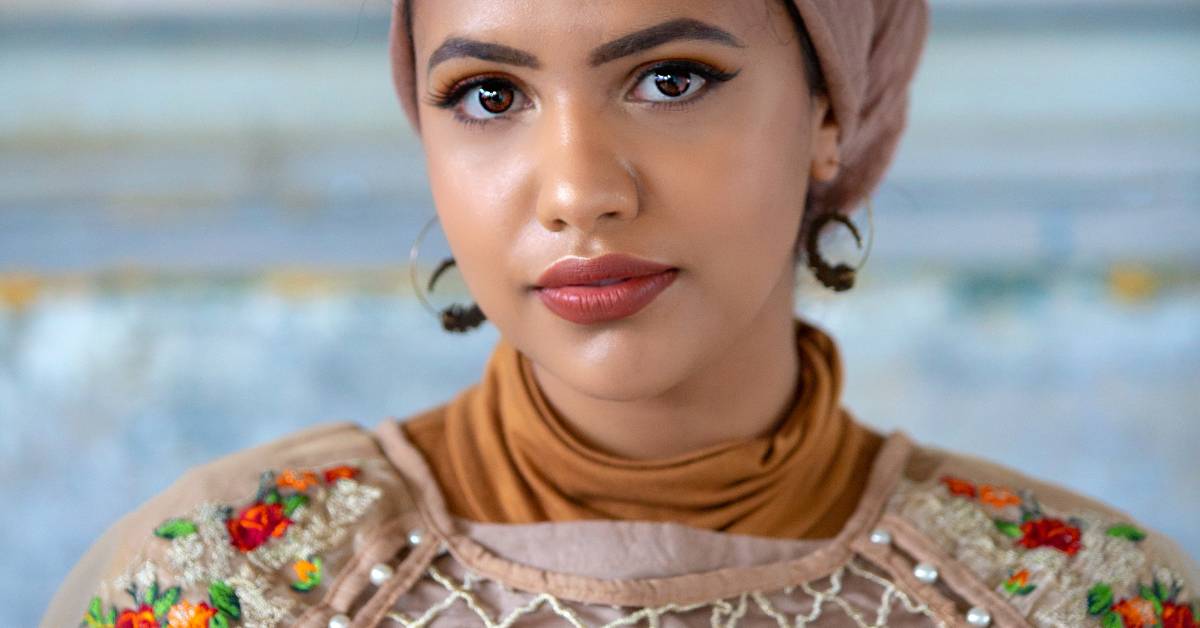 What Are Leverback Earrings - Outfit Galore