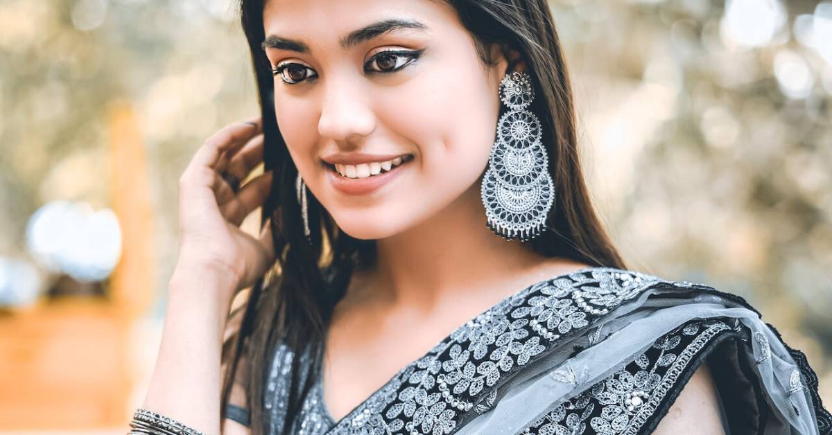 What Are Screw Back Earrings - Outfit Galore