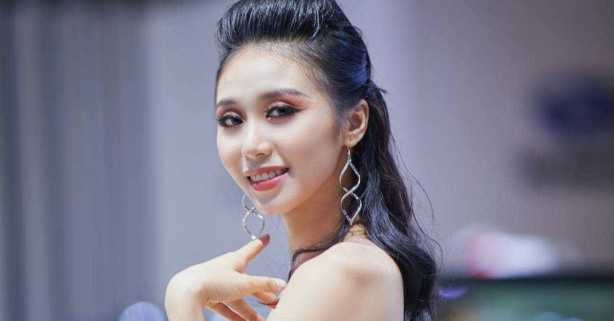 What Are Screw Back Earrings - Outfit Galore
