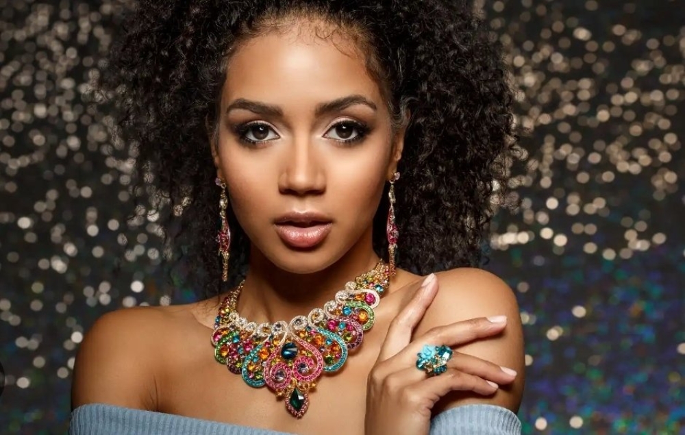 10 Necklace Styling Hacks To Transform Your Outfits - Outfit Galore