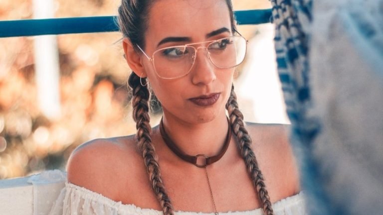 How To Wear Earrings With Glasses - Outfit Galore