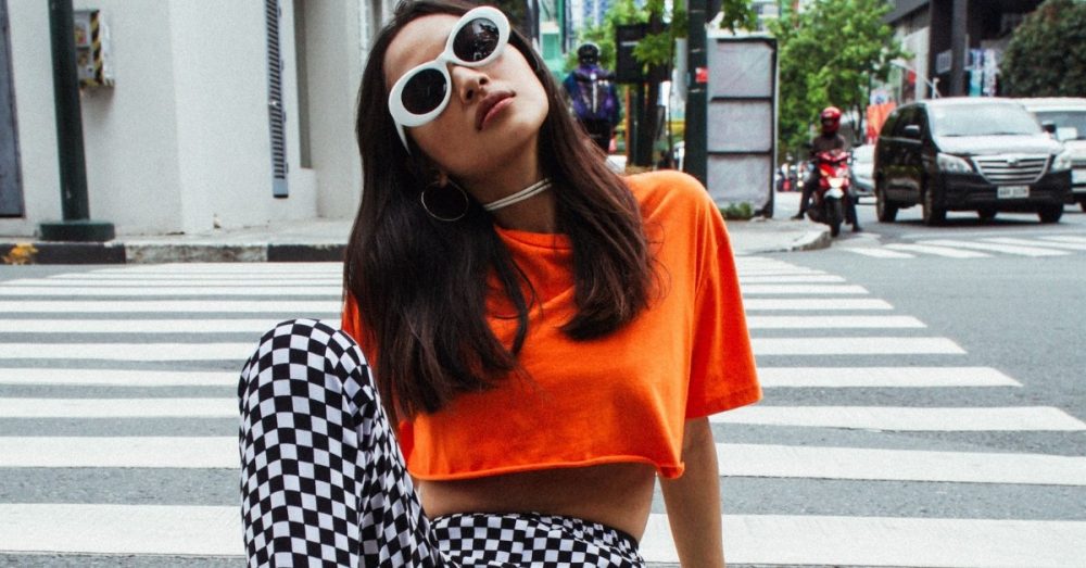 How To Wear Earrings With Glasses - Outfit Galore