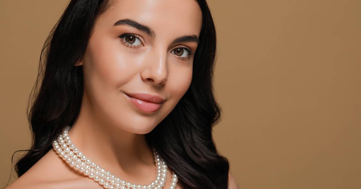 10 Necklace Styling Hacks To Transform Your Outfits - Outfit Galore