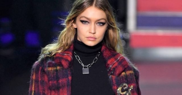 How To Wear Necklaces With Turtlenecks - Outfit Galore