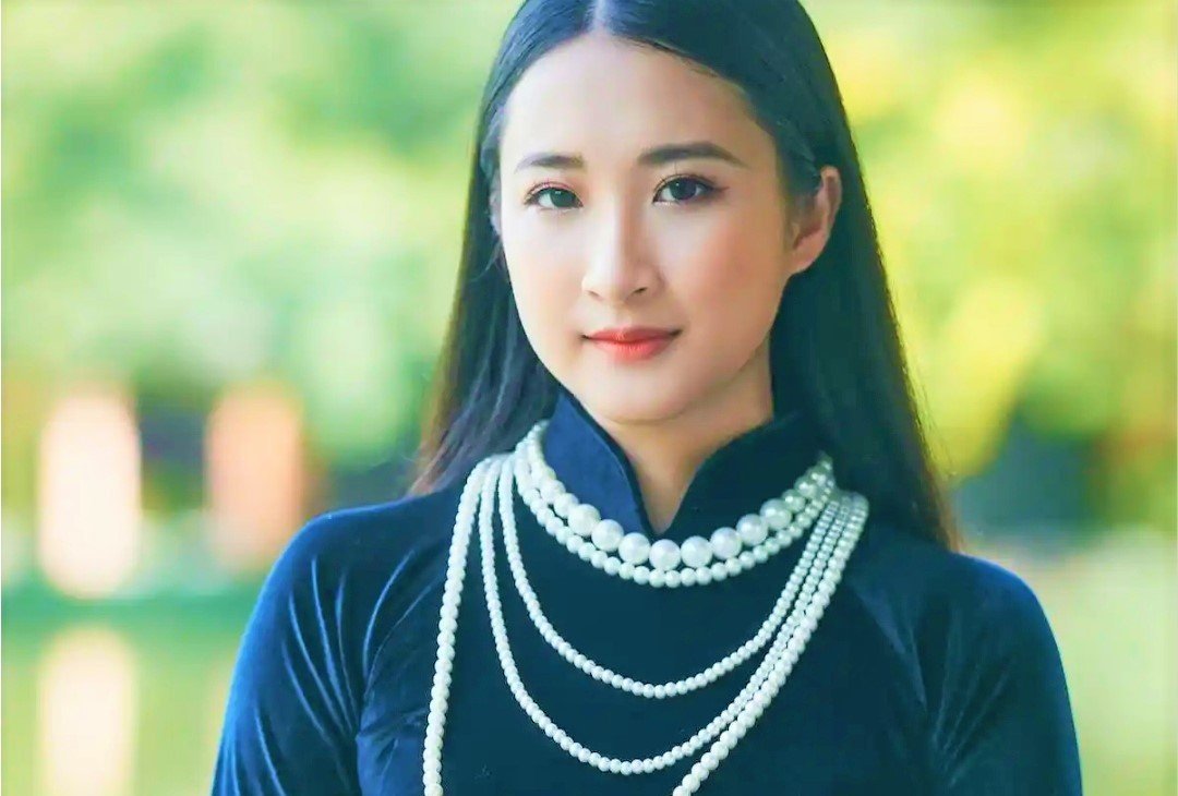 How To Wear Necklaces With Formal Dresses - Outfit Galore