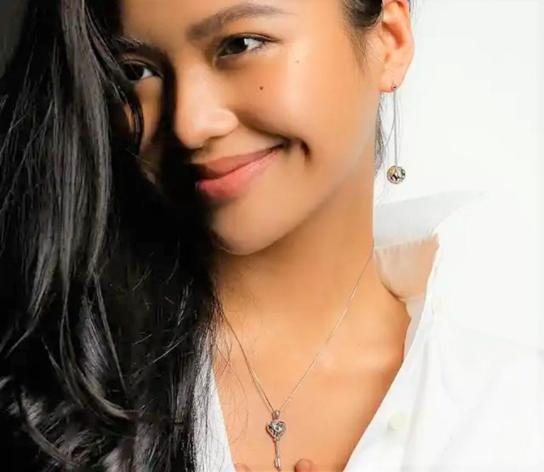 What Does Key Necklace Mean? - Outfit Galore