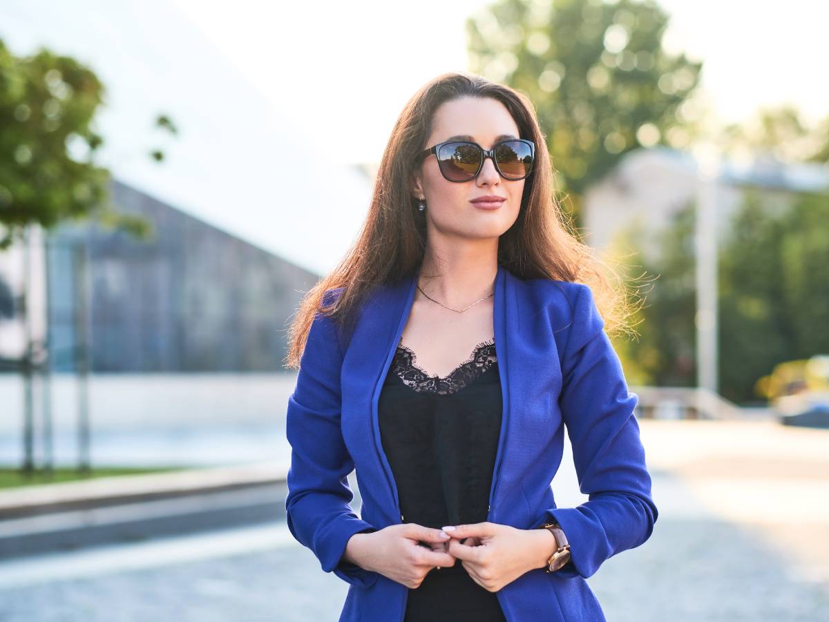 How To Wear Necklaces With Blazers And Jackets - Outfit Galore