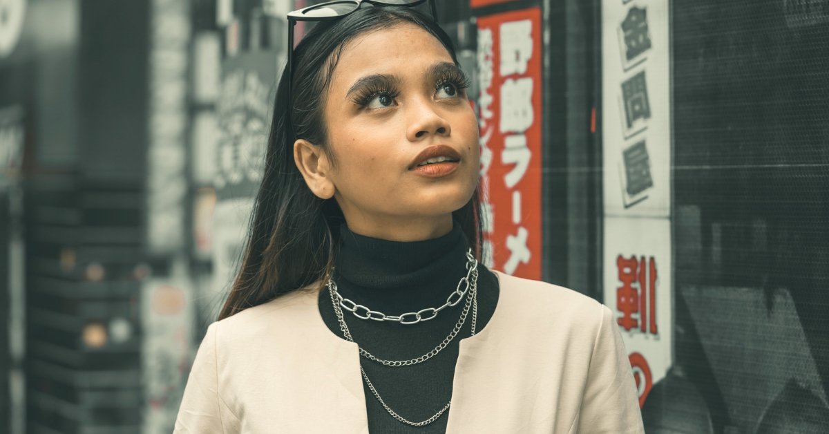 How To Wear Necklaces With Turtlenecks - Outfit Galore