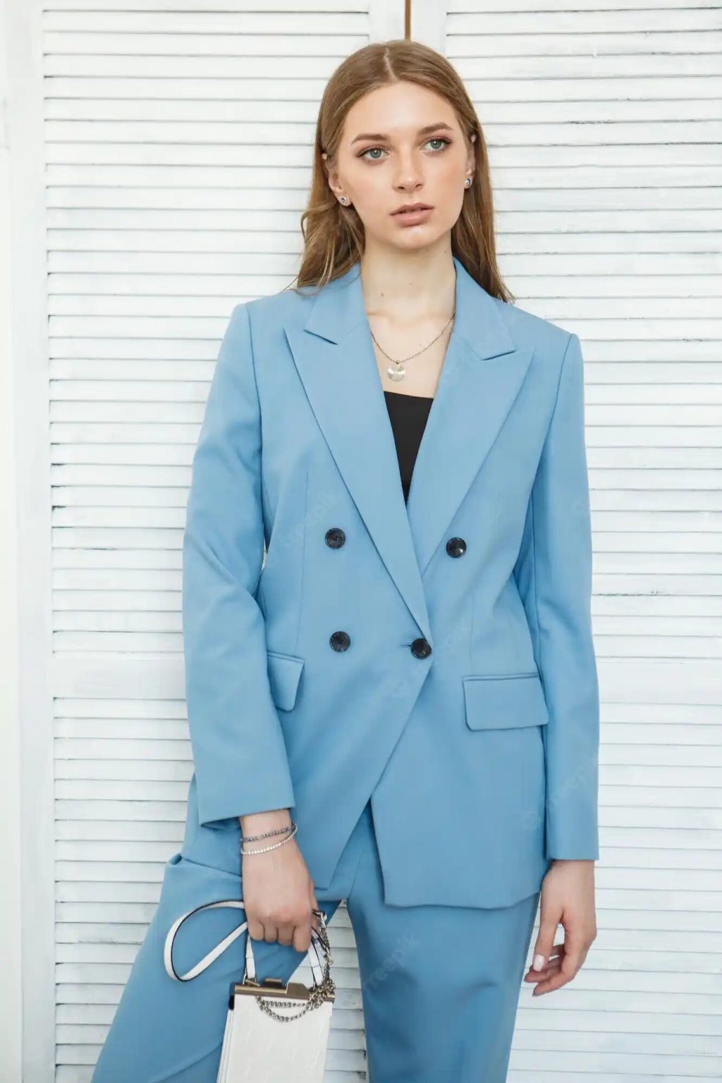 What Jewelry To Wear To A Job Interview - Outfit Galore