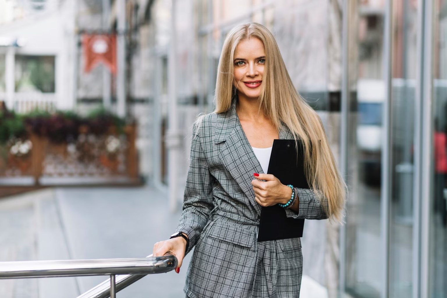 What Jewelry To Wear To A Job Interview - Outfit Galore